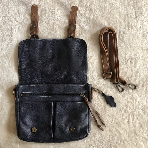 Roots | Bags | Roots Canada Genuine Leather Crossbody Bag | Poshmark